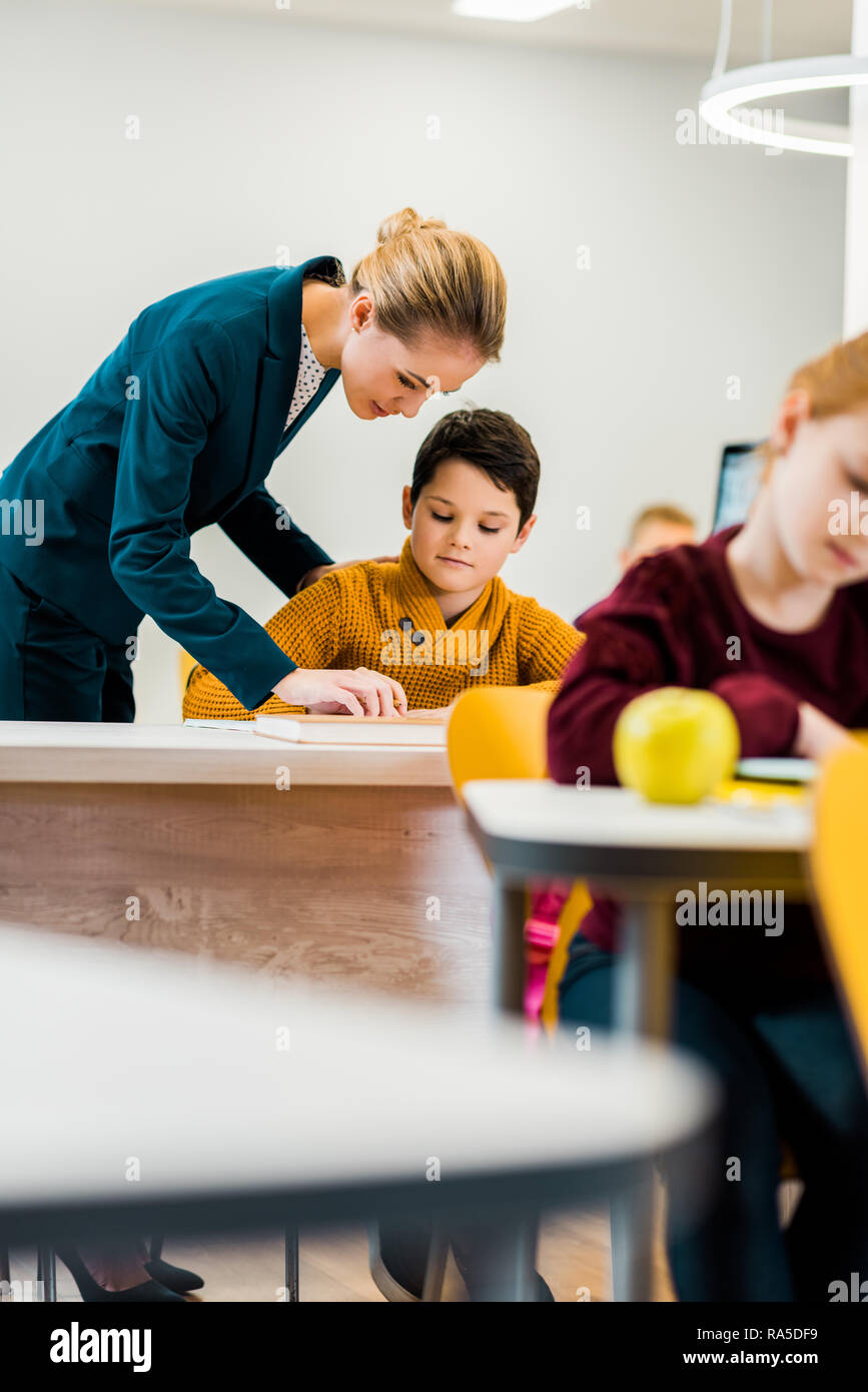 Helping students study library hi-res stock photography and images - Alamy