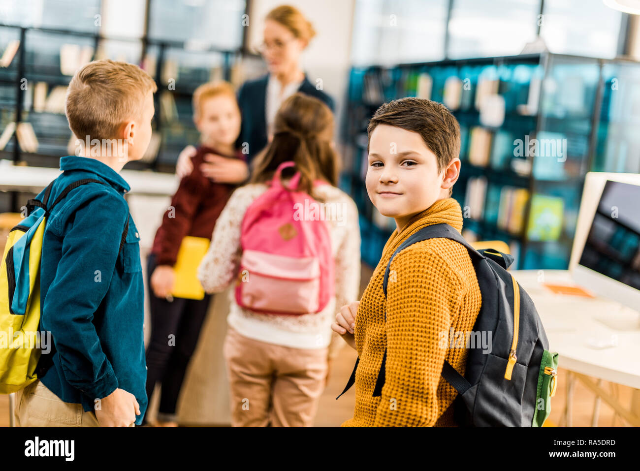 Visiting library hi-res stock photography and images - Alamy