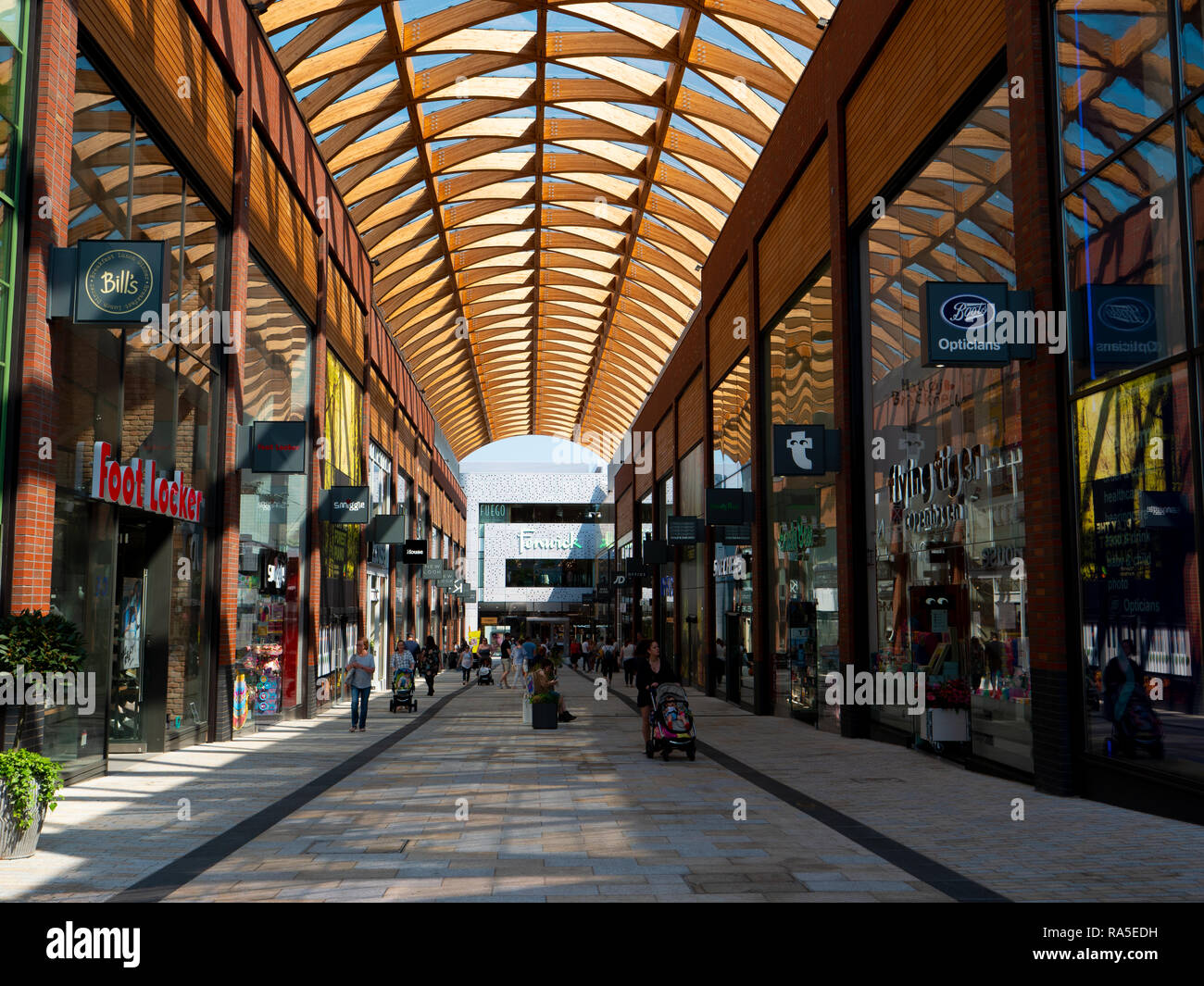 Bracknell shopping centre hi-res stock photography and images - Alamy