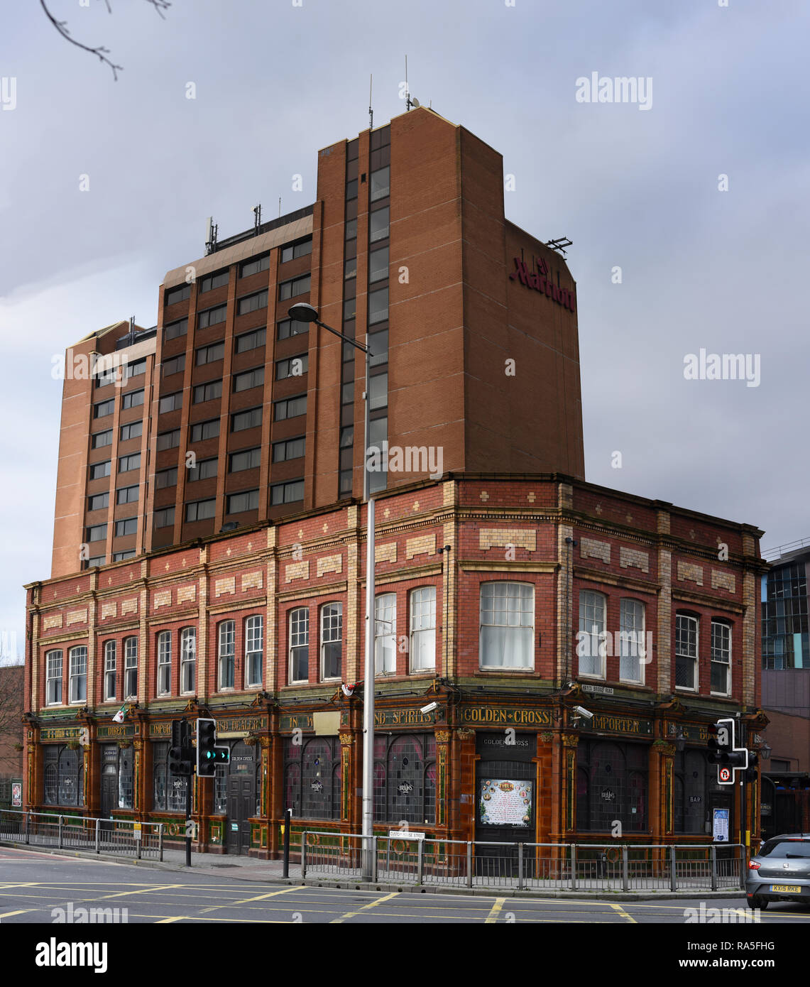 The old cross pub hi-res stock photography and images - Alamy