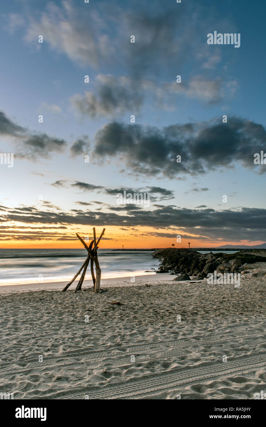 Lean to structure hi-res stock photography and images - Alamy