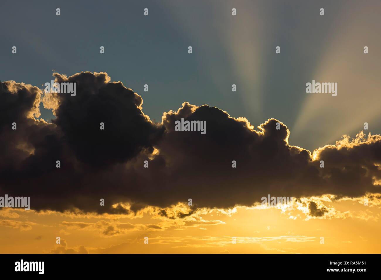 Dark cloud hi-res stock photography and images - Alamy