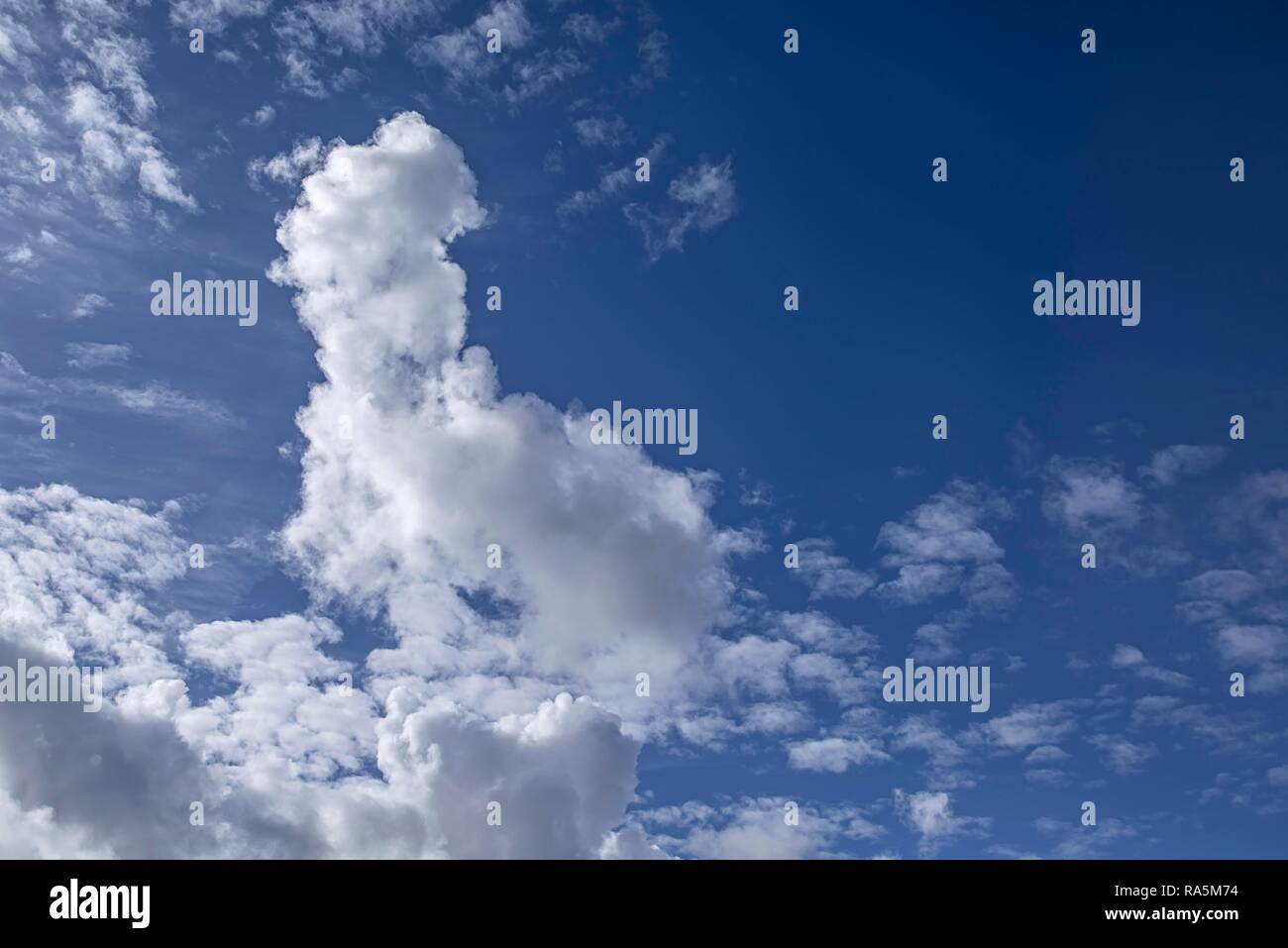Cumulus tower hi-res stock photography and images - Alamy