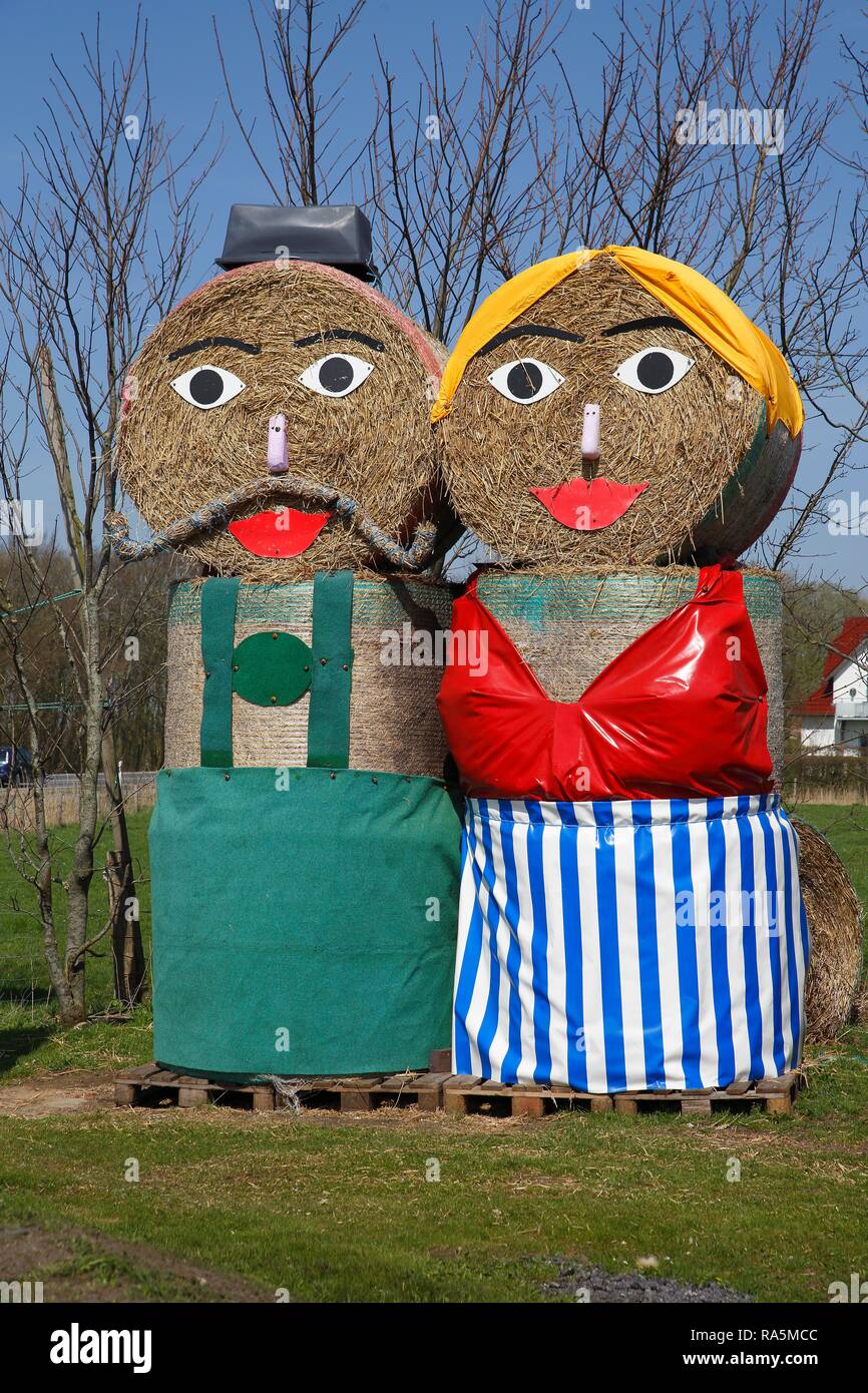 Straw figures hi-res stock photography and images - Alamy