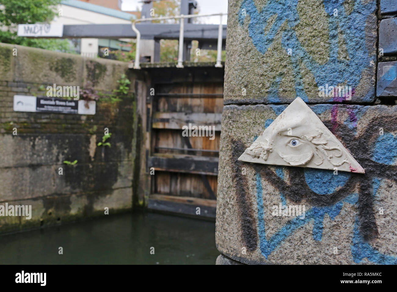 Pyramid eye hi-res stock photography and images - Alamy