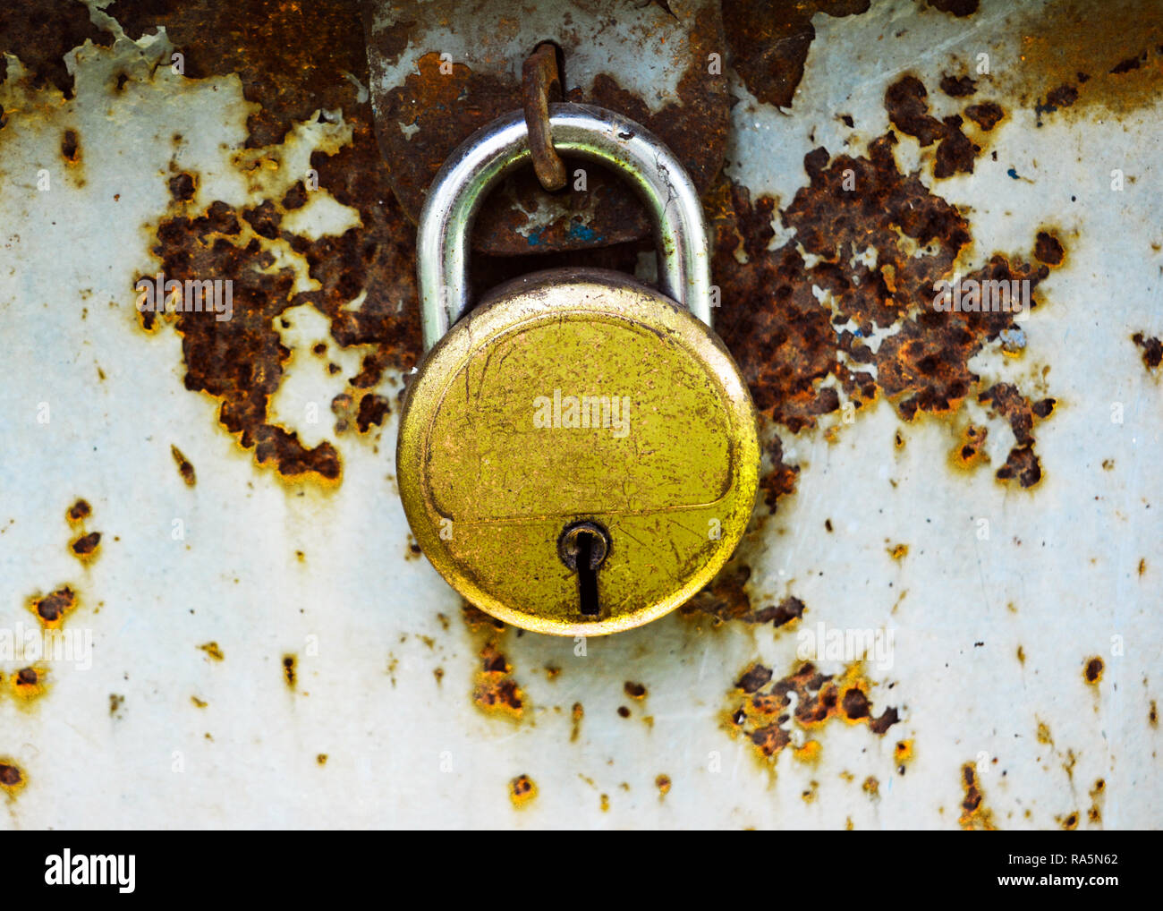 Metal lock and key hi-res stock photography and images - Alamy