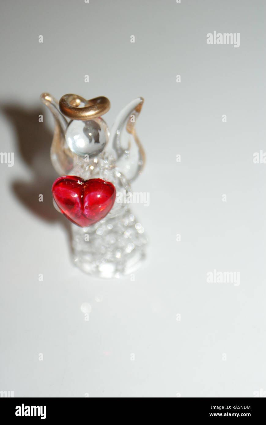 Red heart sculpture hi-res stock photography and images - Alamy