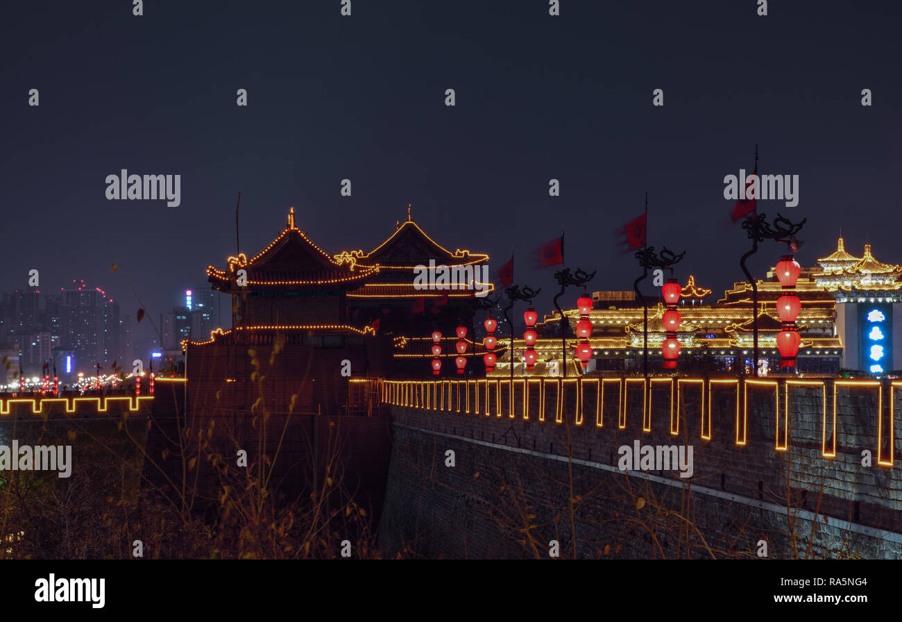 XI´AN,SHAANXI,CHINA -DECEMBER 6 2018 : night view of Xian City Wall ...
