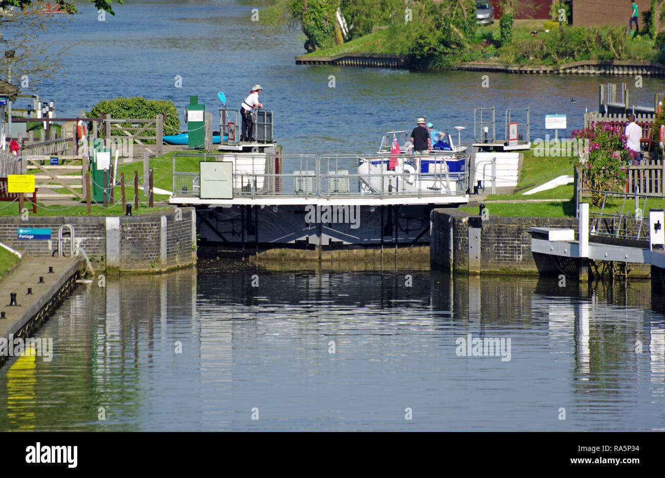 Temple Lock, River Thames, Berkshire Stock Photo - Alamy