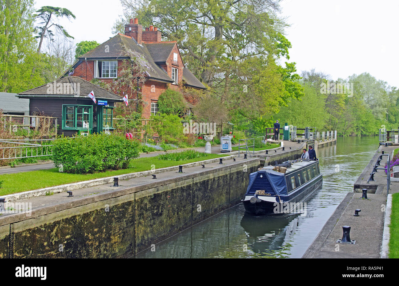 Sonning lock thames hi-res stock photography and images - Alamy