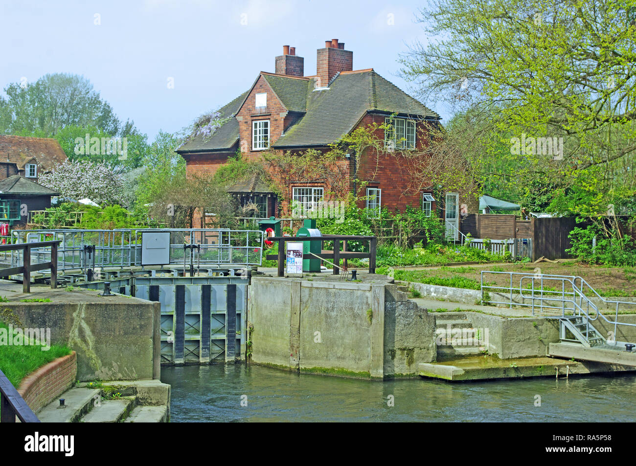 Sonning Lock Thames High Resolution Stock Photography and Images - Alamy