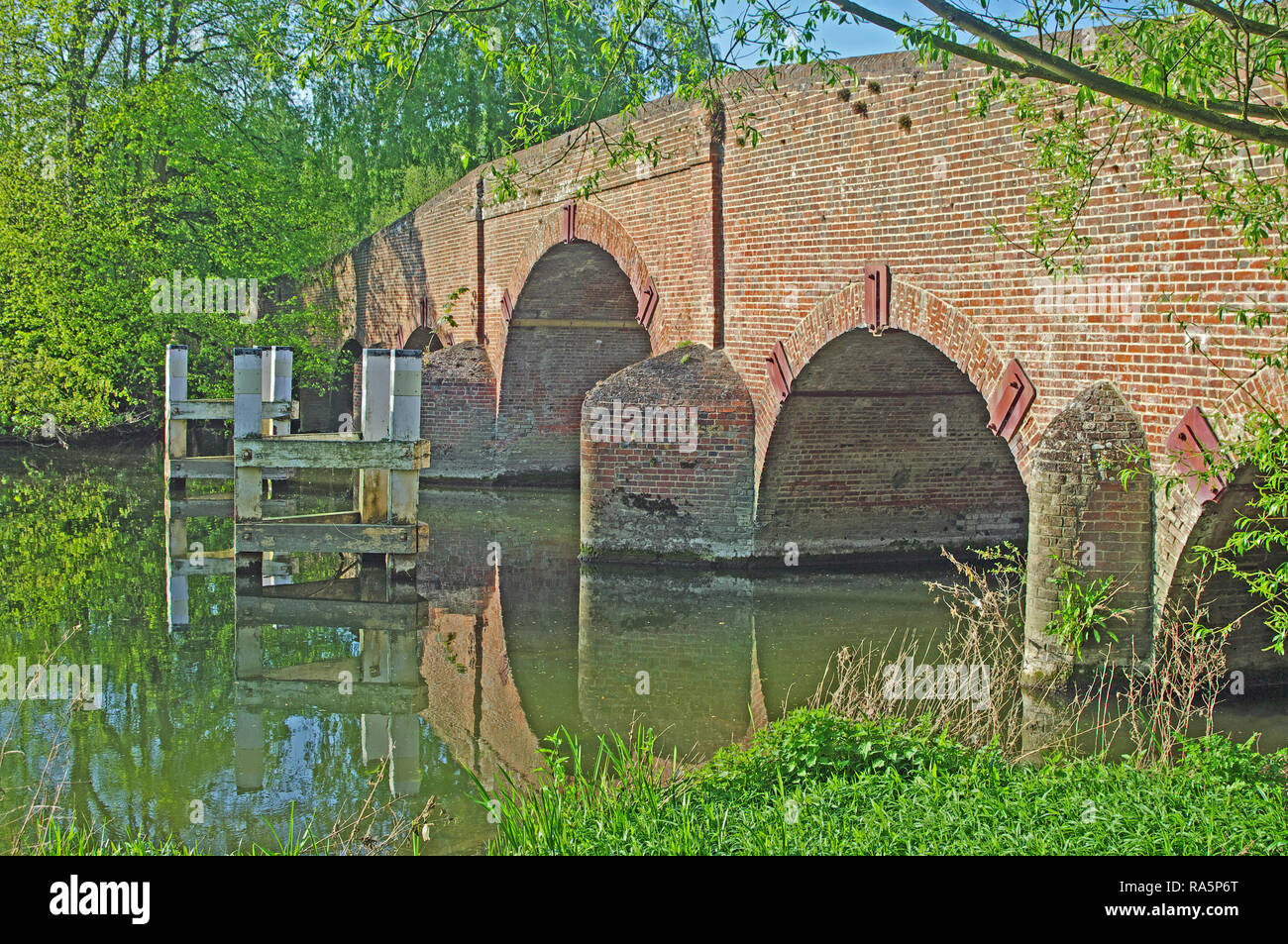 Sonning bridge thames hi-res stock photography and images - Alamy