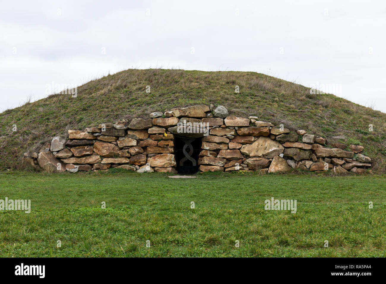 The Long Barrow at All Cannings - a place for cremated remains ...