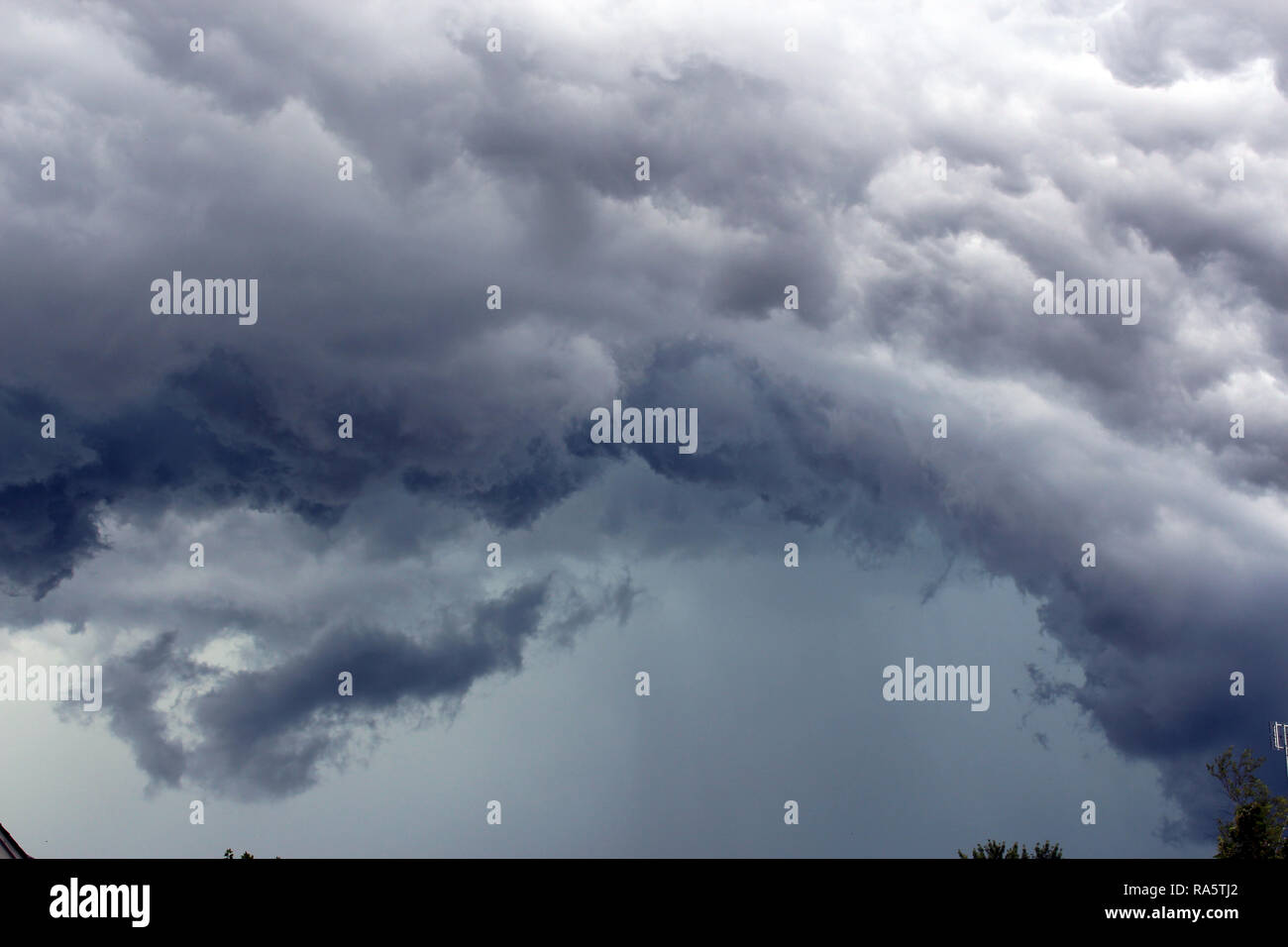 Storm cloud arch hi-res stock photography and images - Alamy