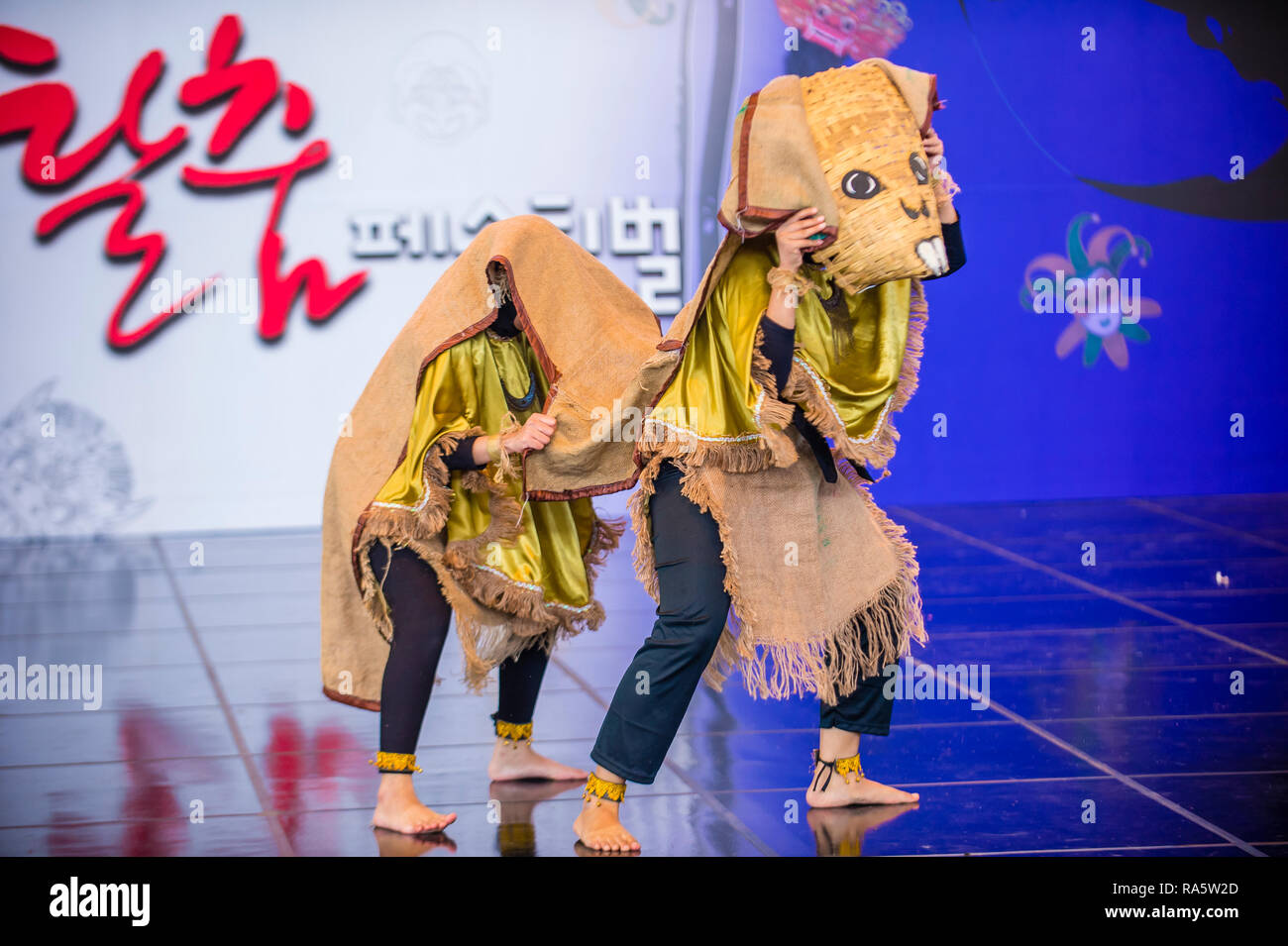 Indonesian dancers from Sma Nasima Semaran dance groupe perform at the ...