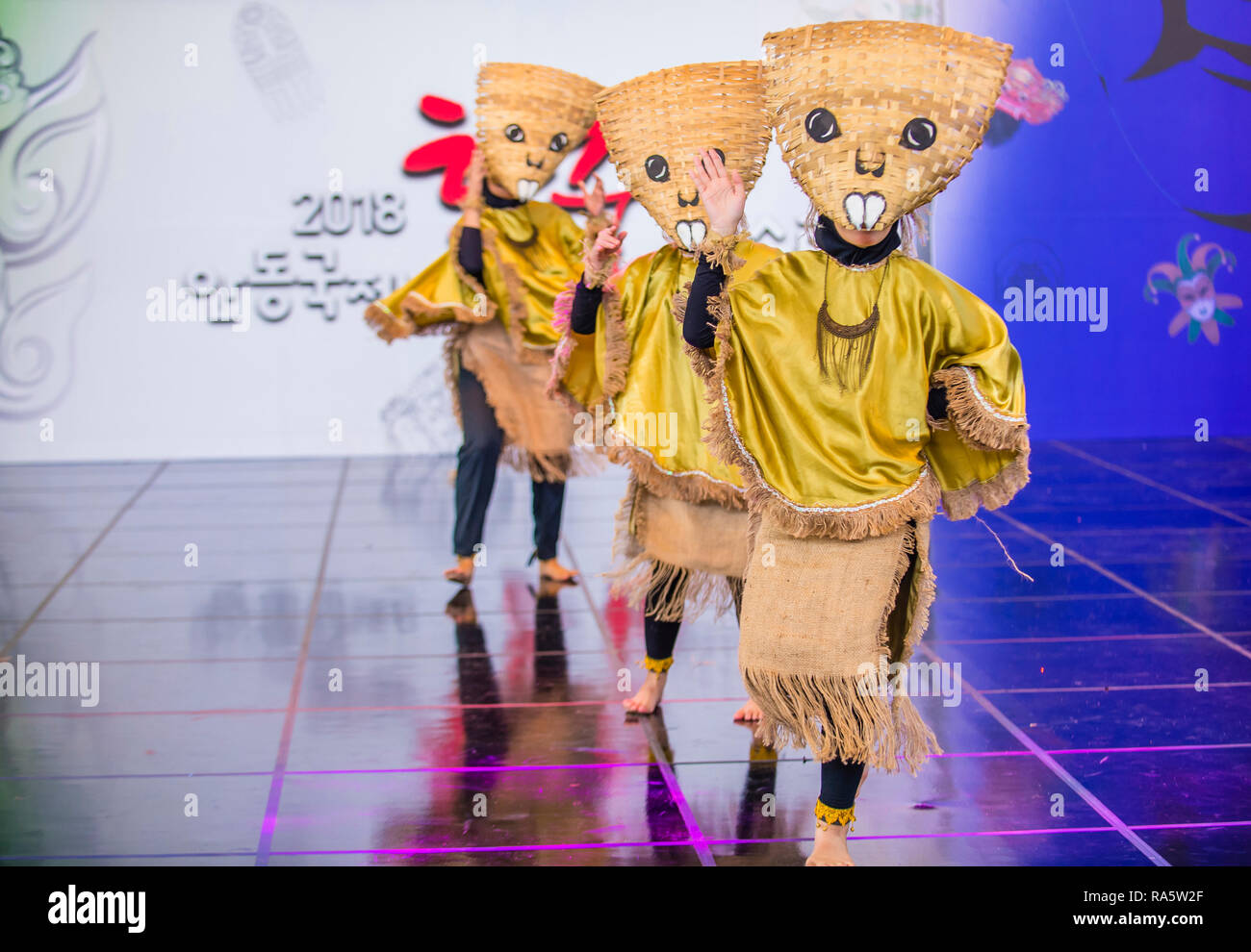 Indonesian dancers from Sma Nasima Semaran dance groupe perform at the ...
