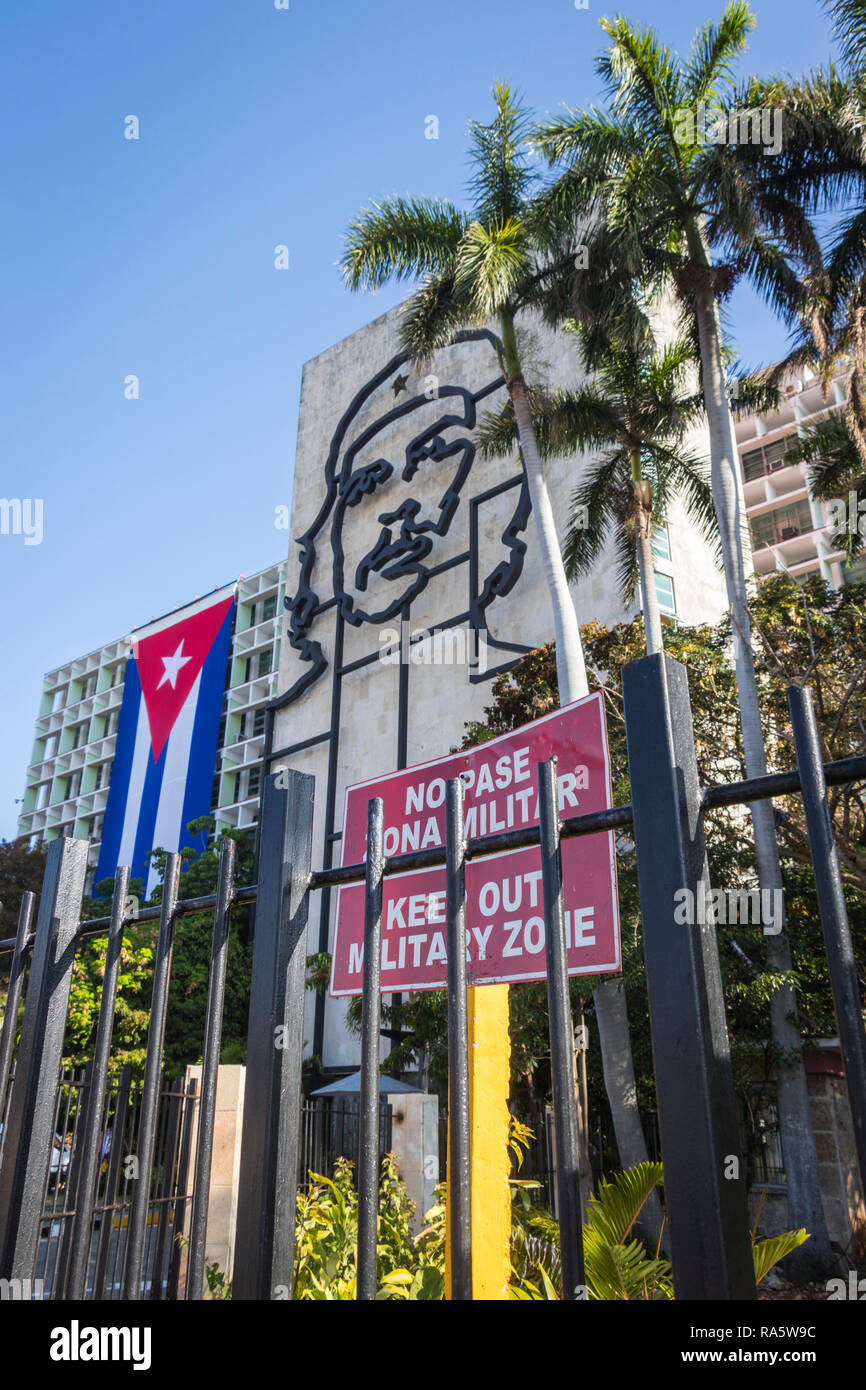 Che guevara cuba communist flag havana hi-res stock photography and ...