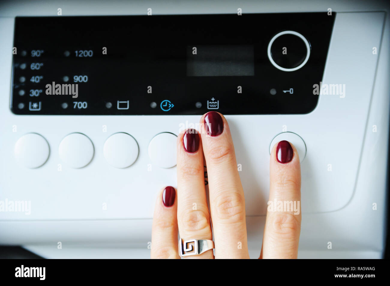 Laundry pressing machine hi-res stock photography and images - Alamy