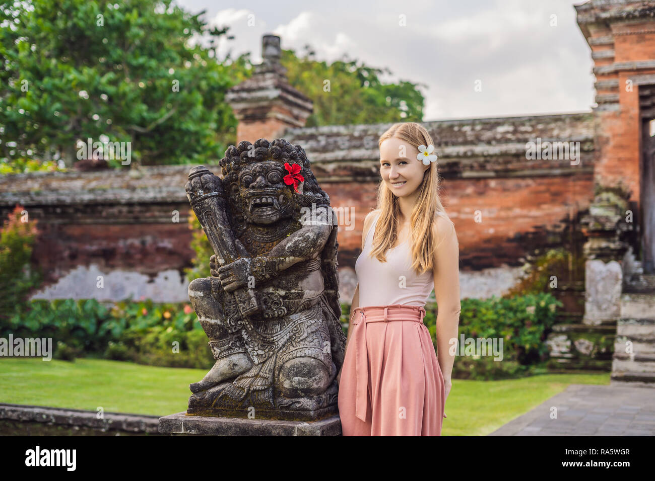 Balinese girl praying hi-res stock photography and images - Alamy