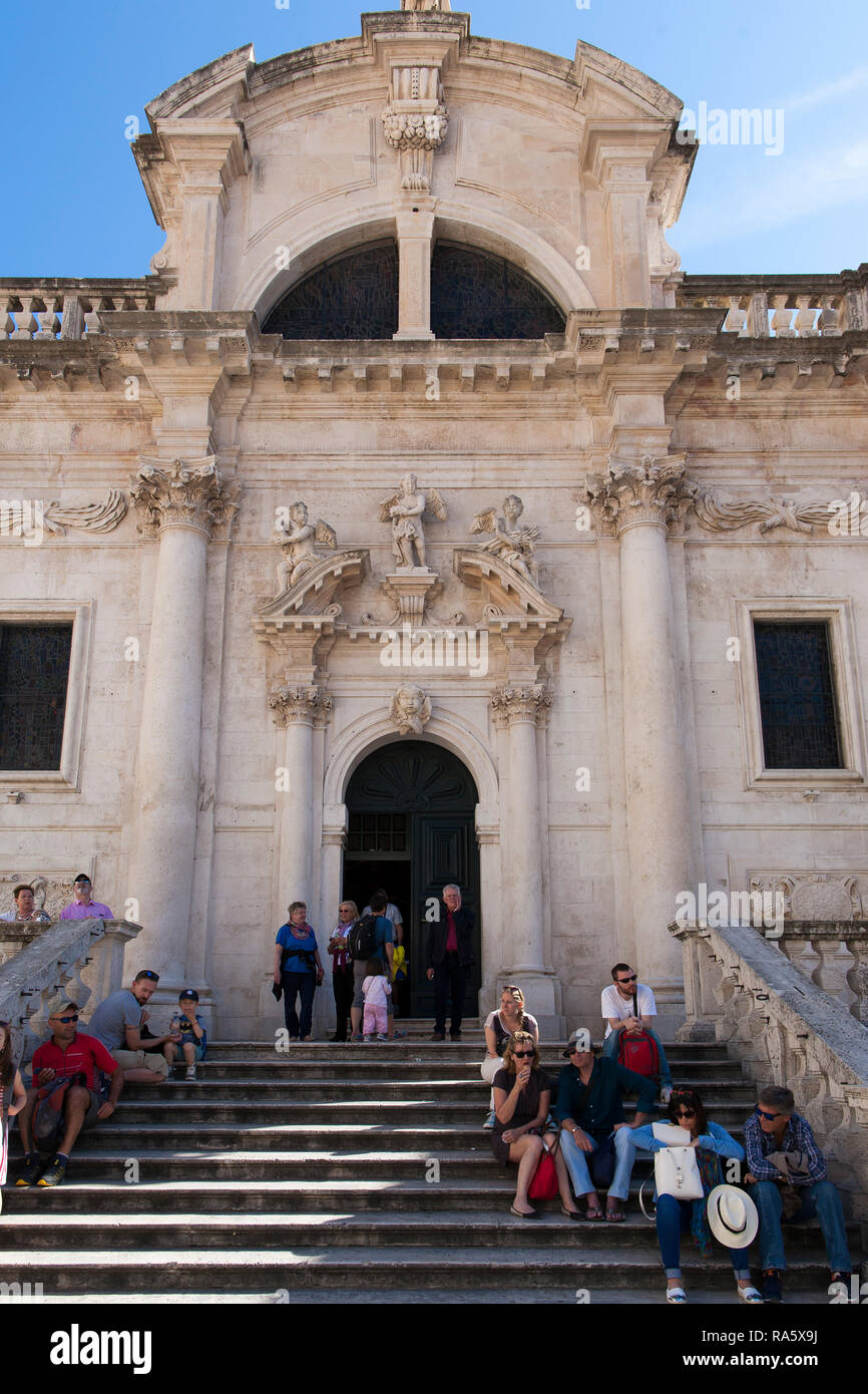 Tourists and visitors throng to every nook and cranny of the winding ...