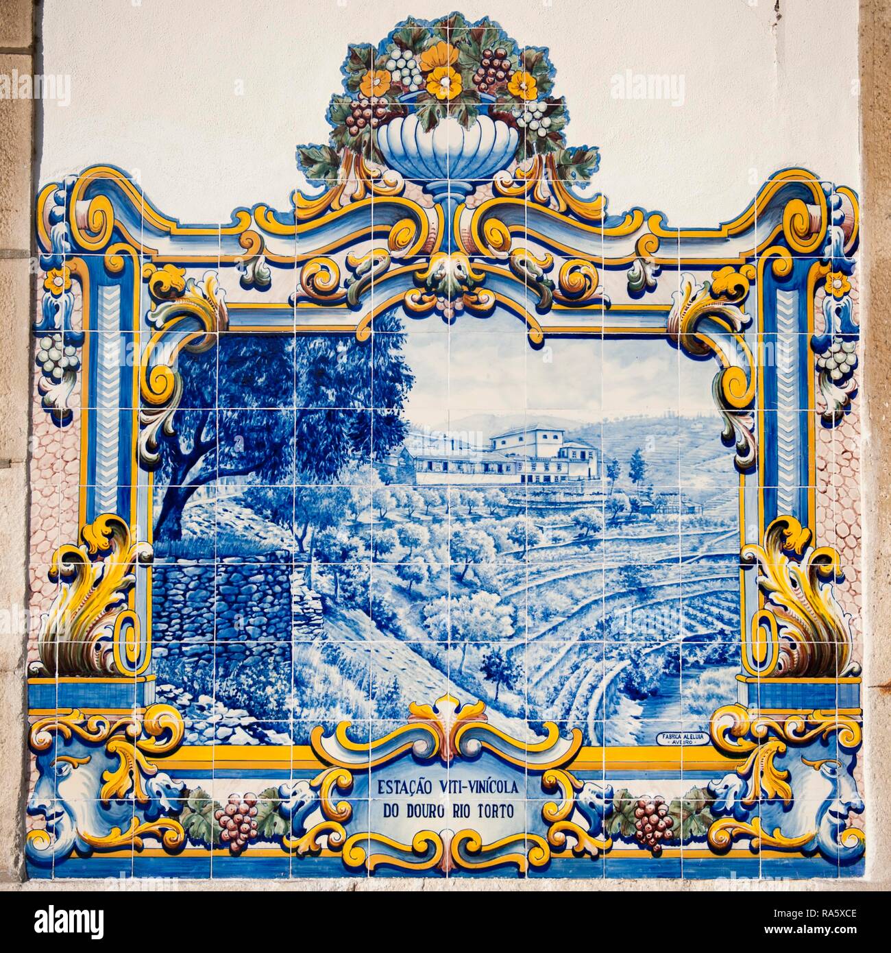 Azulejos wall hi-res stock photography and images - Alamy
