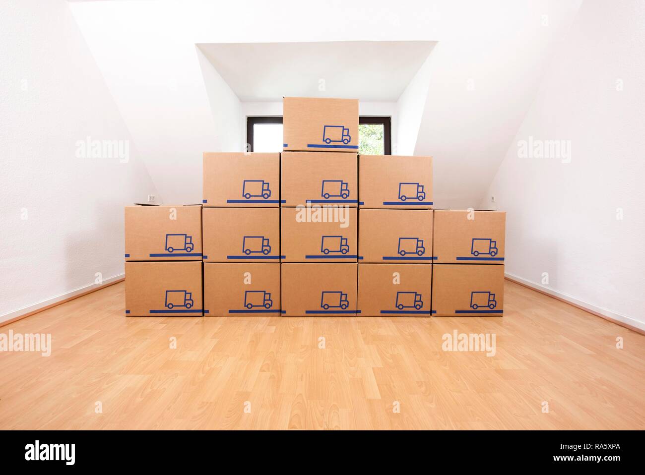 Proper boxes hi-res stock photography and images - Alamy
