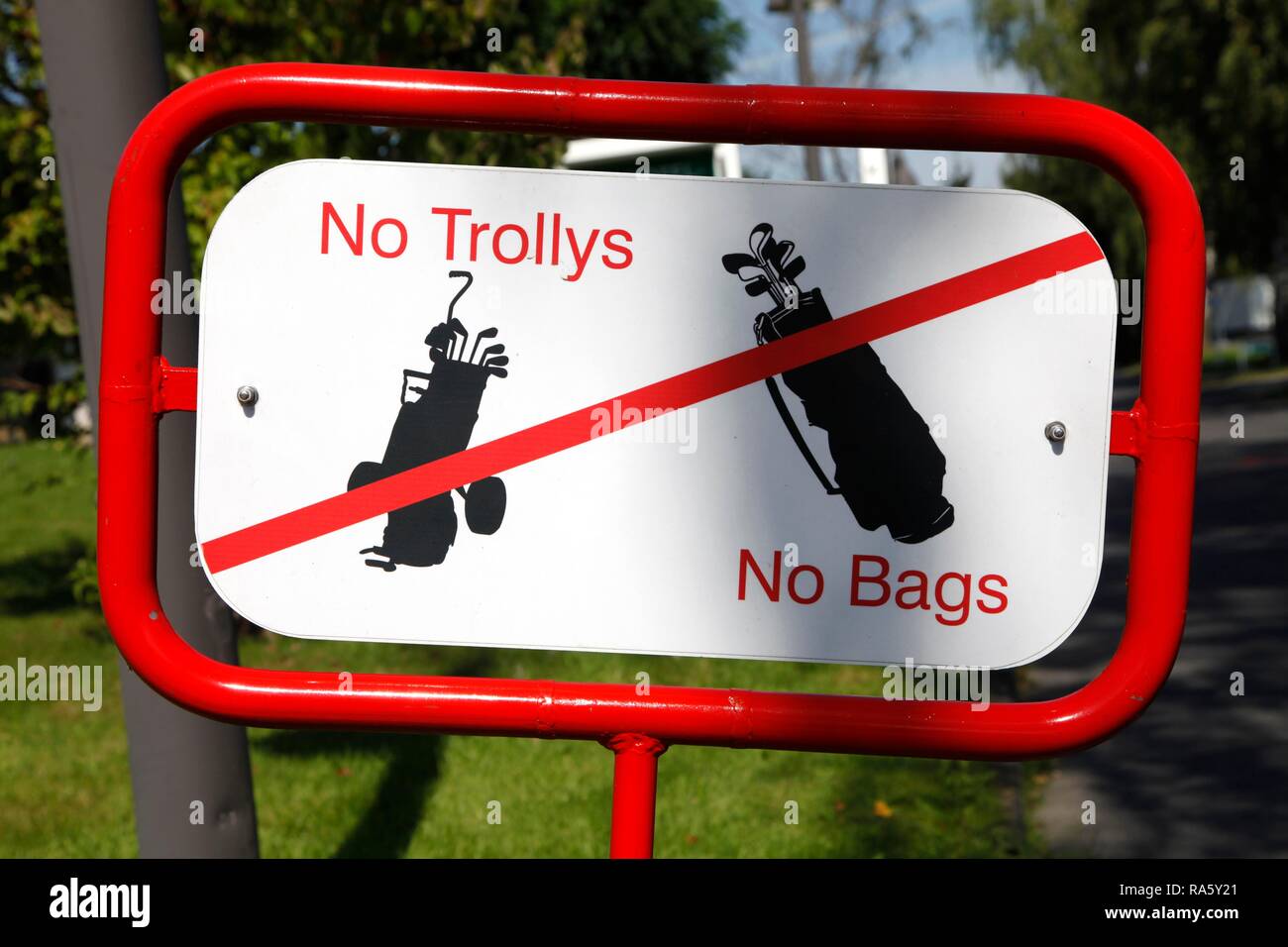 Sign on a golf course, no parking for golf equipment Stock Photo - Alamy