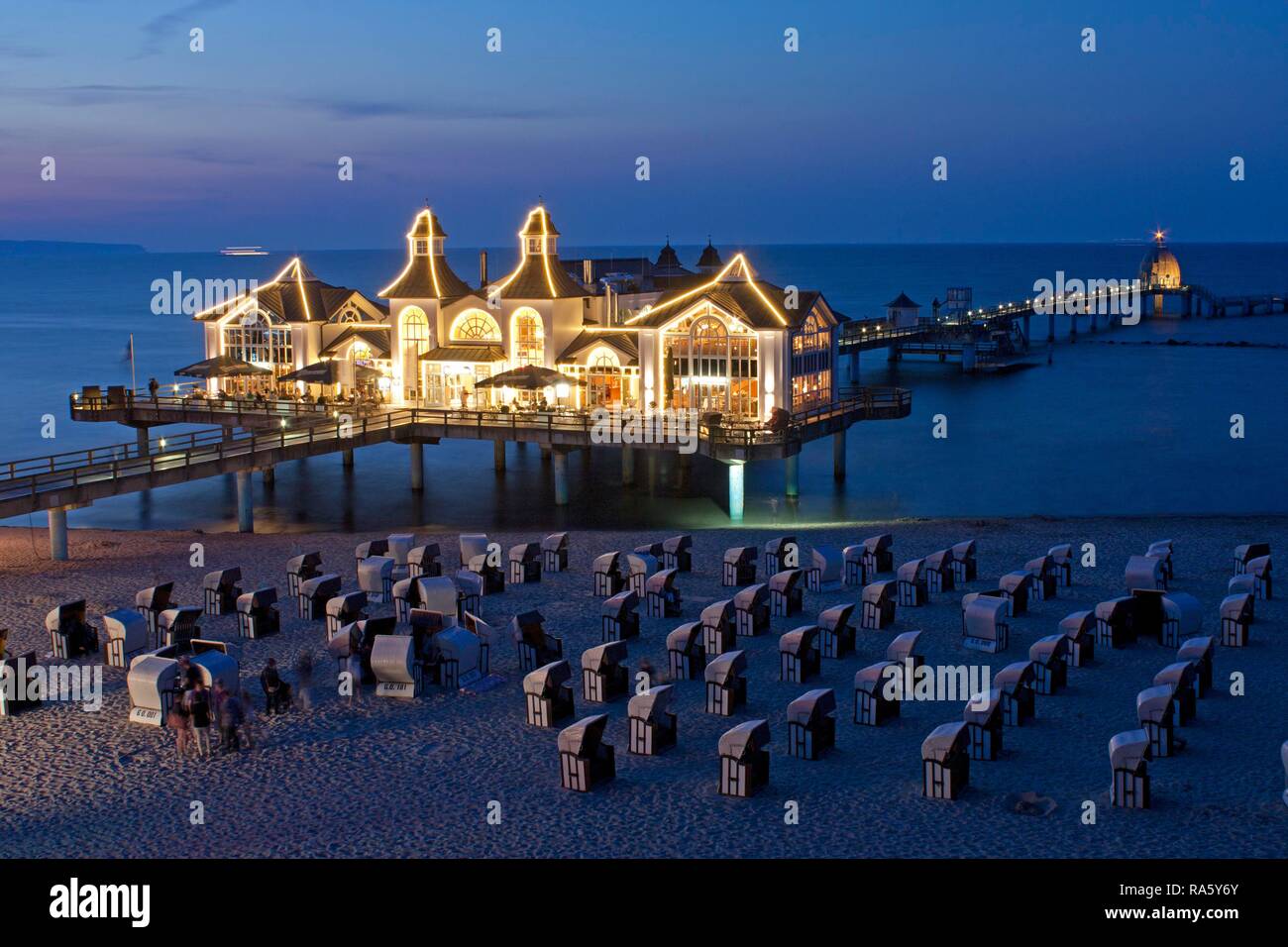 Sellin sea bridge, pier, at dusk, Ruegen Island, Mecklenburg-Western ...