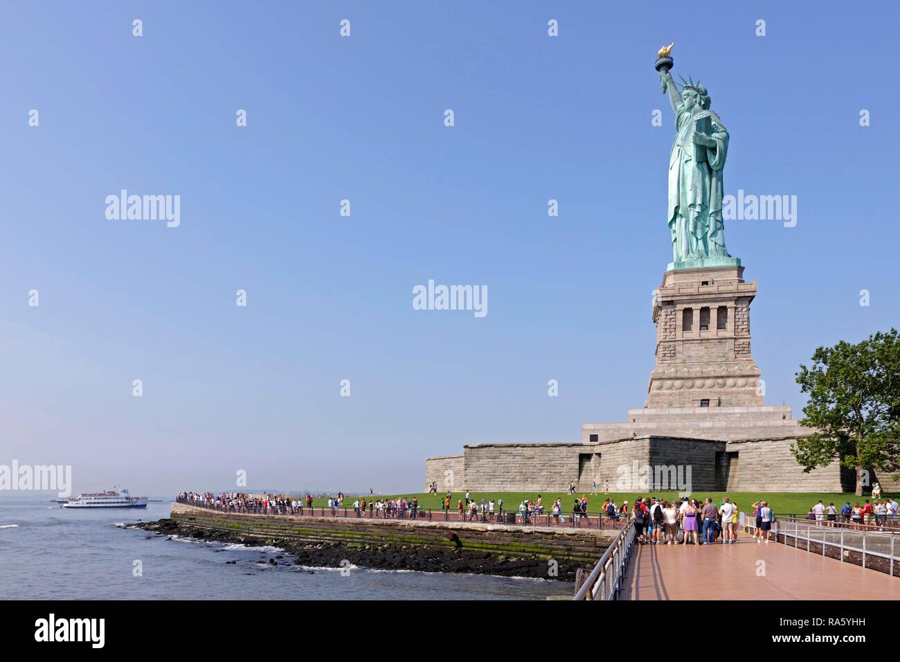 Manhattan new york city statue hi-res stock photography and images - Alamy