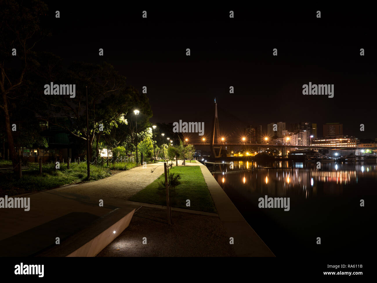 Pathway park night hi-res stock photography and images - Alamy