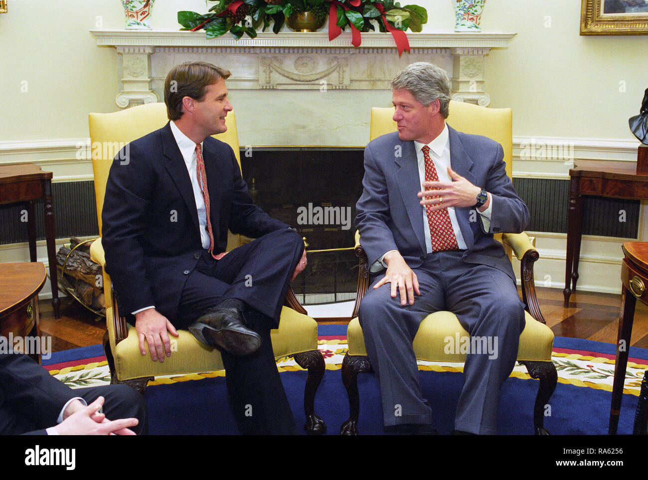 12/7/1993 - Photograph of President William Jefferson Clinton Meeting ...