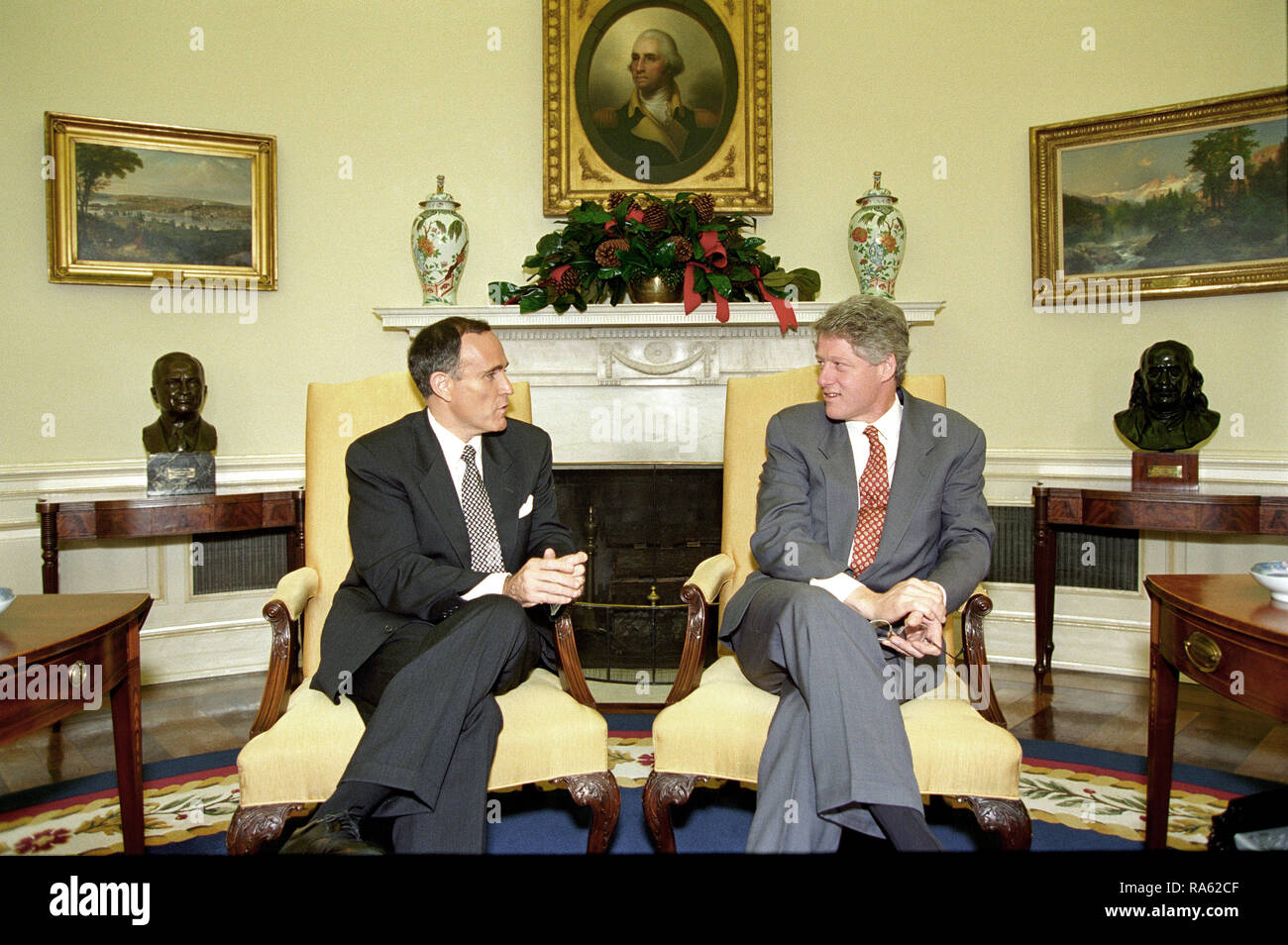 12/7/1993 - Photograph of President William Jefferson Clinton Meeting ...