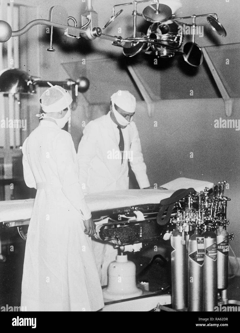 Modern surgery ca. 1905-1945 Stock Photo - Alamy