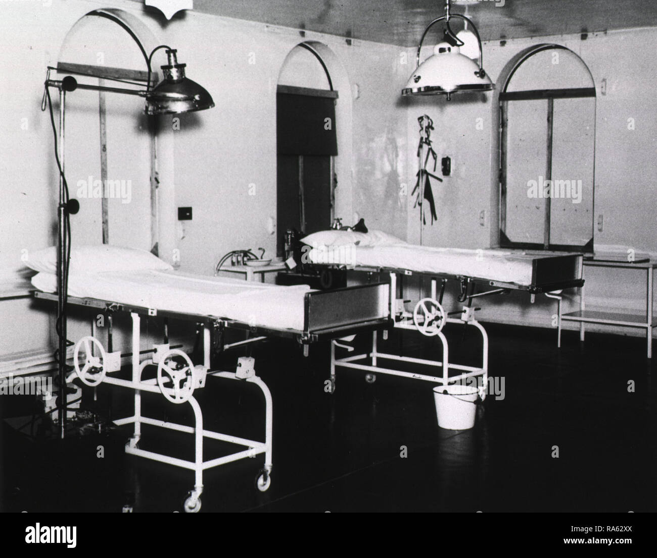 1940s operating room hi-res stock photography and images - Alamy