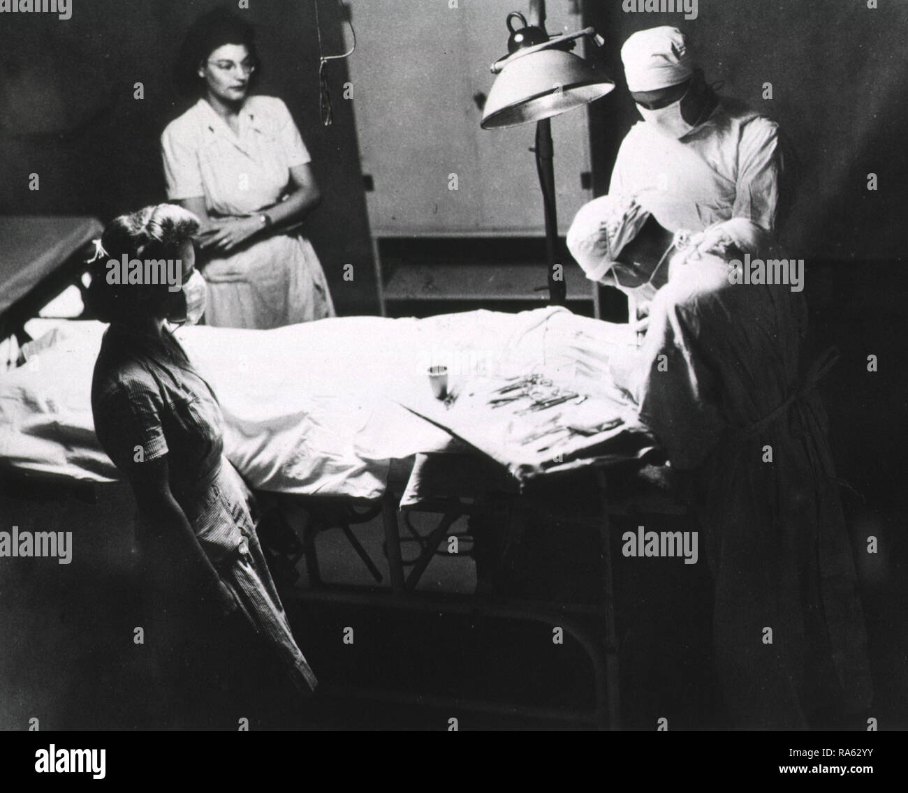 1940s doctor in surgery hi-res stock photography and images - Alamy