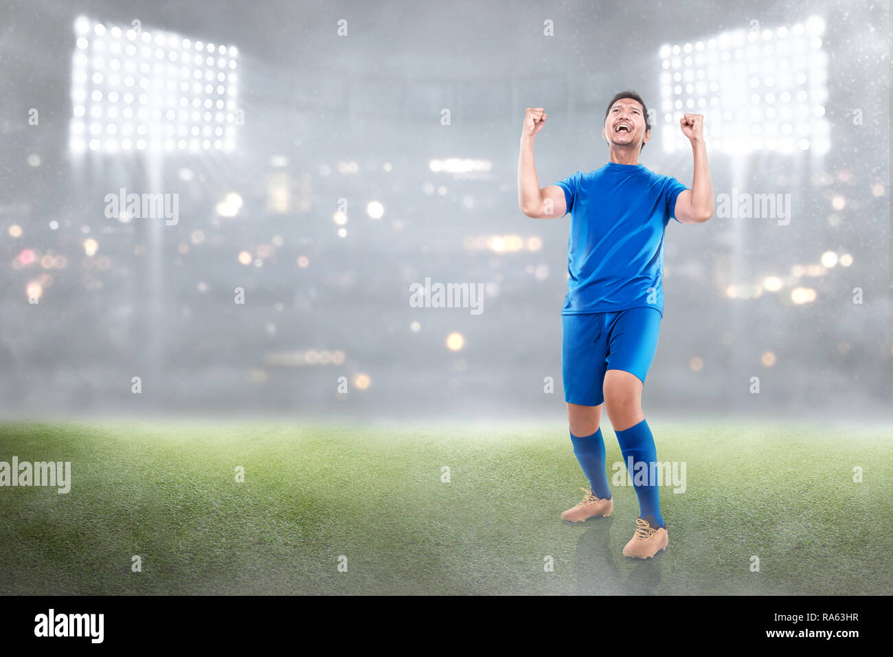 Athlete man male soccer player hi-res stock photography and images - Alamy