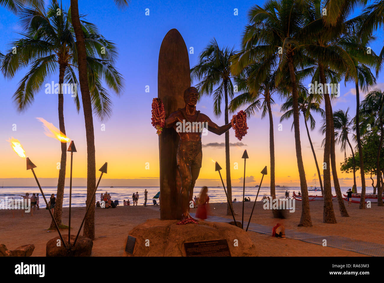 Duke kahanamoku statue hi-res stock photography and images - Alamy