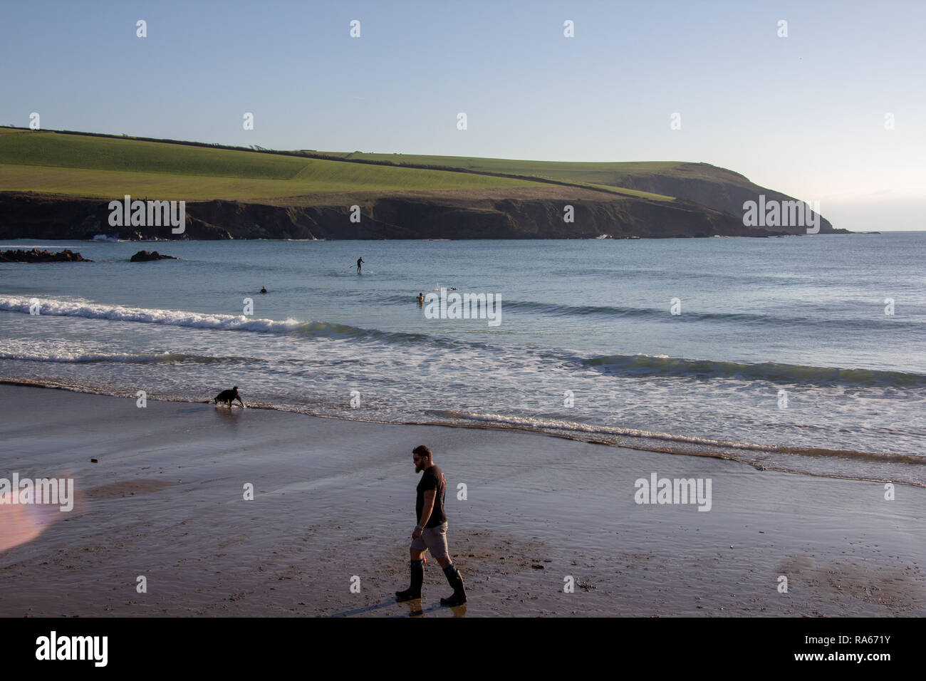 Mothecombe Beach, Devon, UK. 1st January, 2019. Sea, Sand, Wooly Hats ...