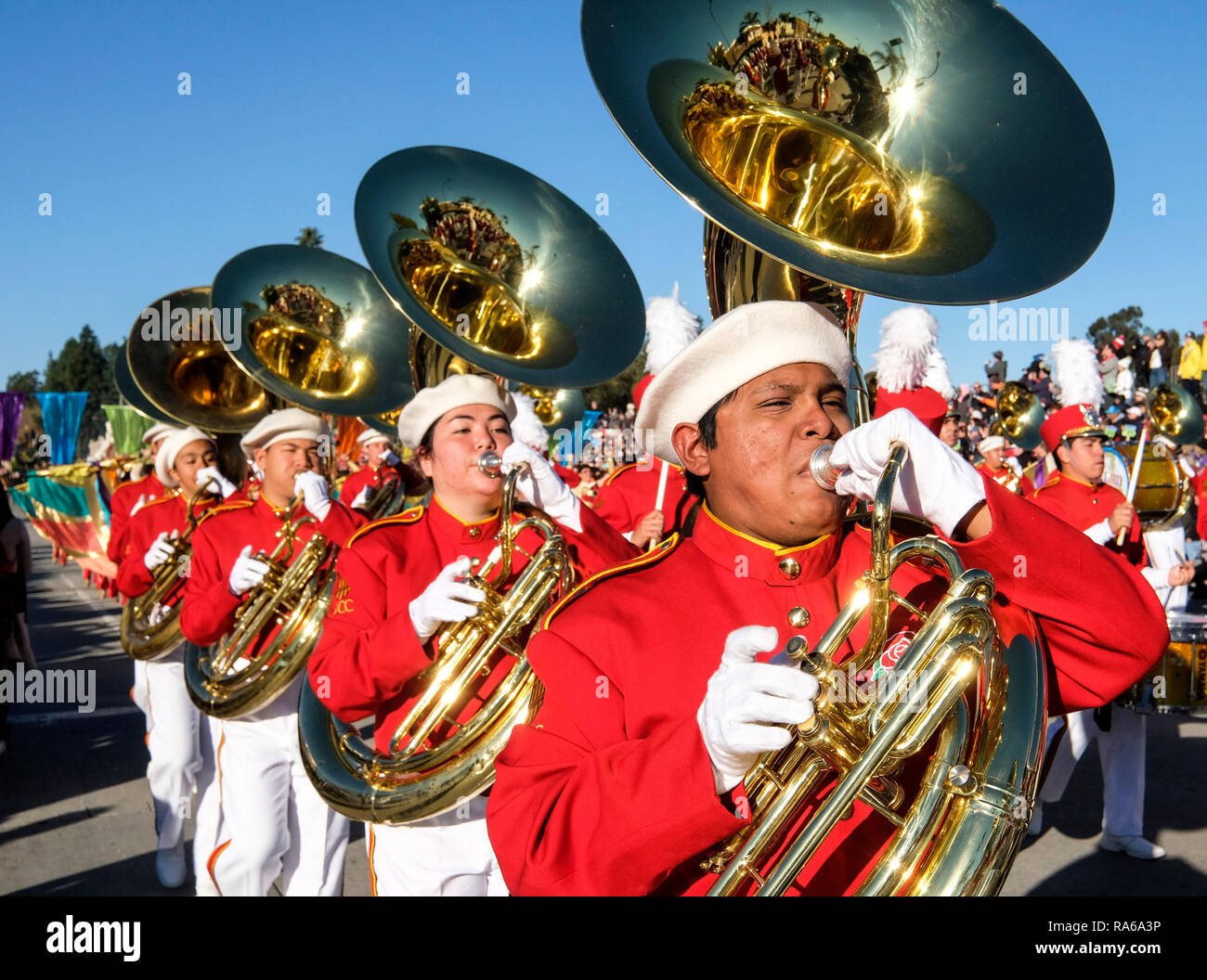 Los Angeles, USA. 1st Jan, 2019. Members of a marching band perform ...