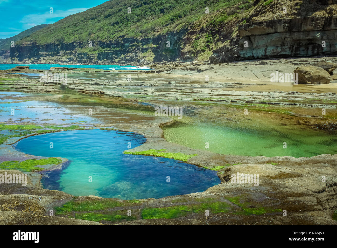 Picturesque Figure 8 Pools in the Royal National Park near Sydney ...