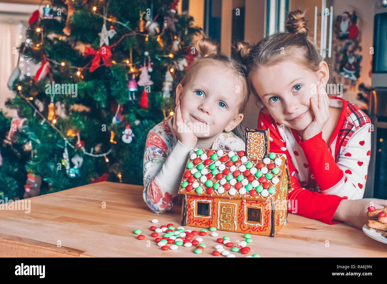 Kids making gingerbread house hi-res stock photography and images - Alamy