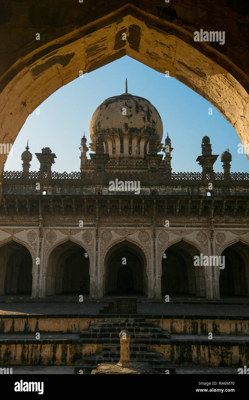 Islamic arch monument hi-res stock photography and images - Alamy
