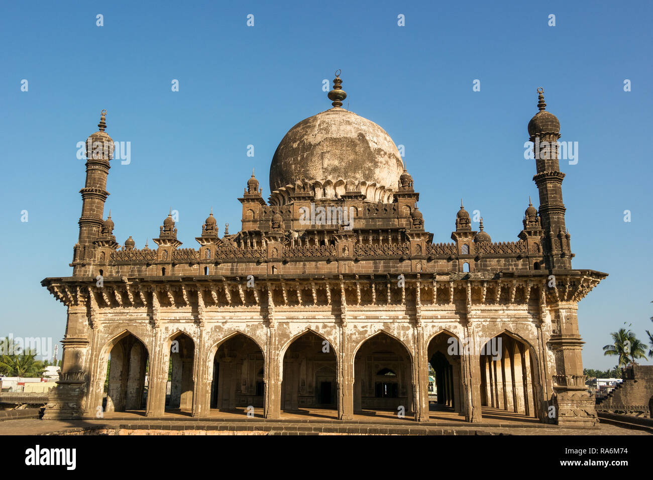 Islamic domes hi-res stock photography and images - Alamy