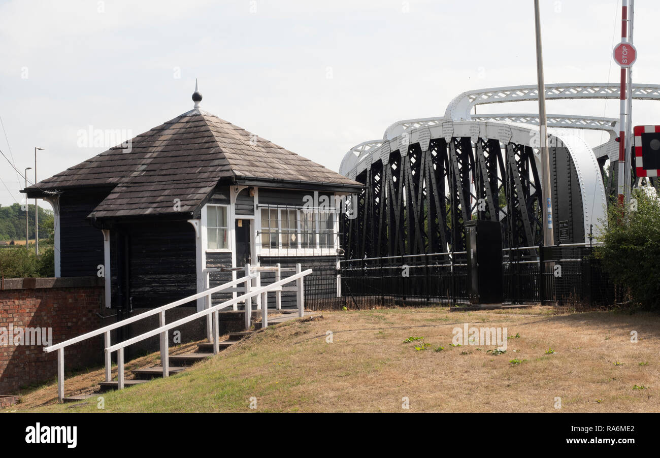Sutton Weaver Swing Bridge, Sutton Weaver, Frodsham, Cheshire, England ...