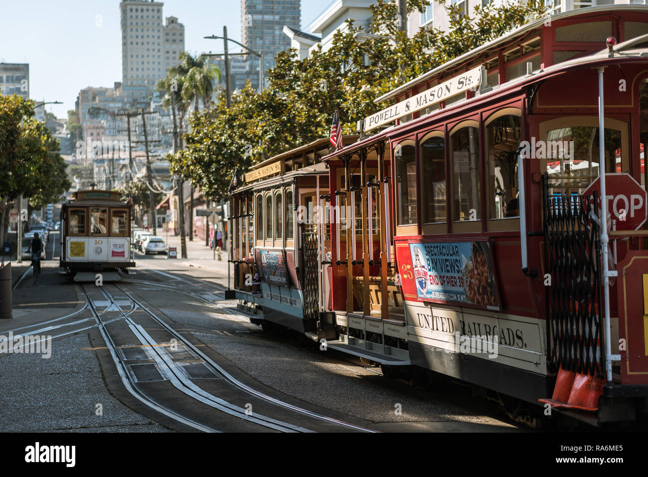 SAN FRANCISCO, USA – OCTOBER 12, 2018: Traditional tram cars cable car ...