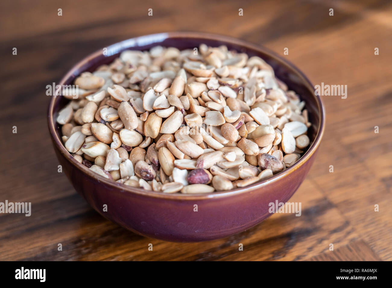 Nigerian Roasted Groundnuts Peanuts on display in bowl Stock Photo - Alamy