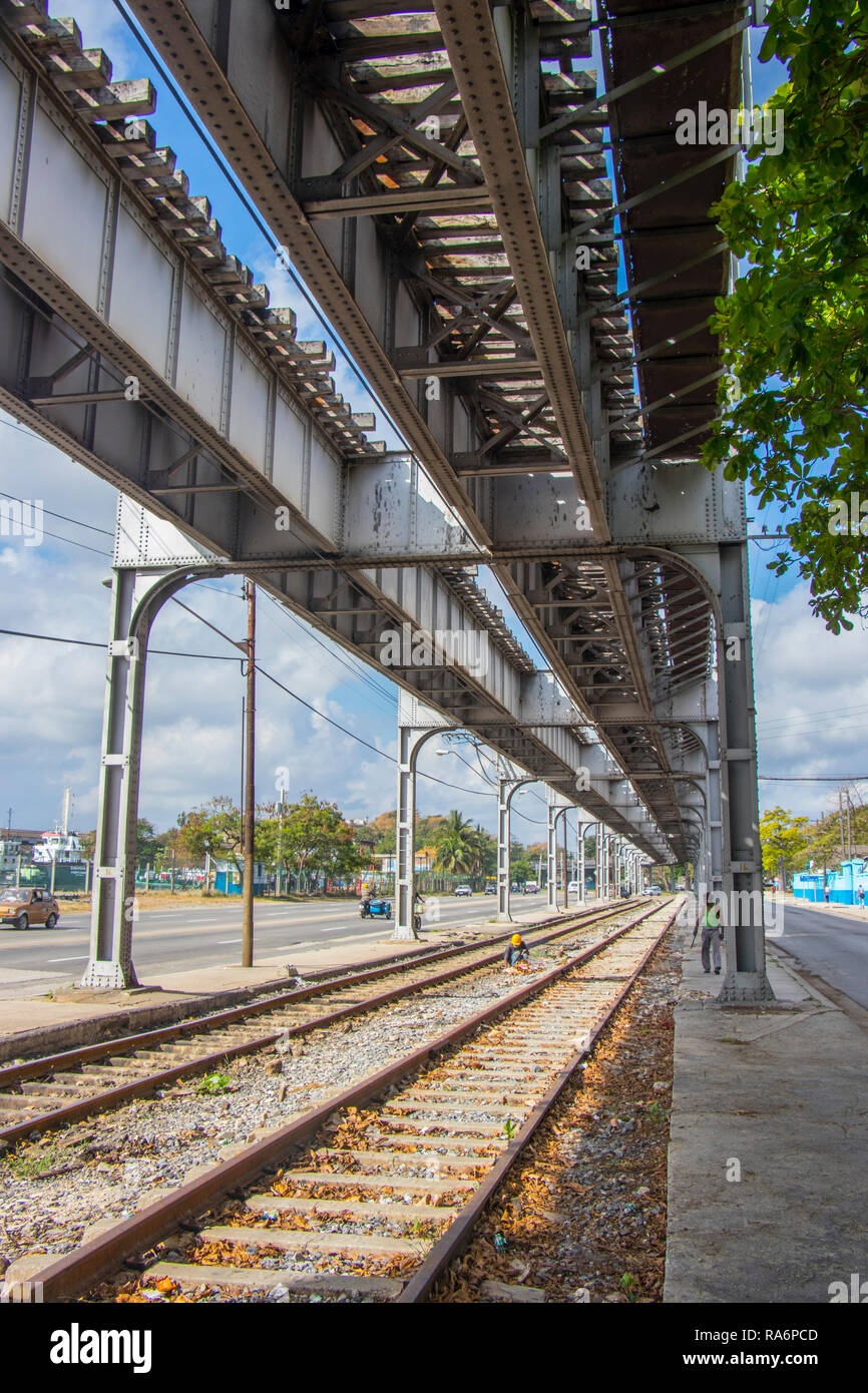 Elevated freight railway hi-res stock photography and images - Alamy