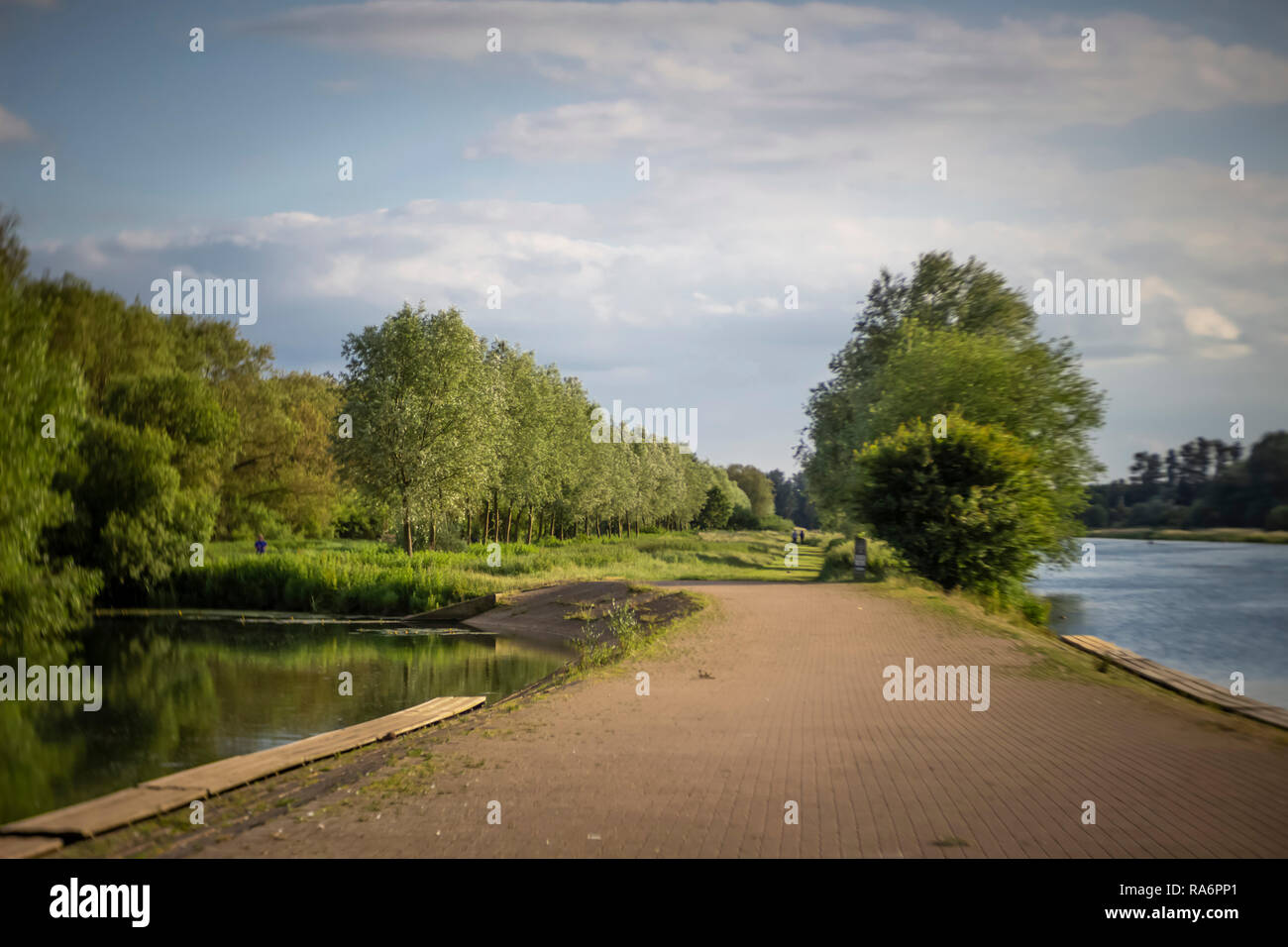 Footpath running between the River Nene and the Thorpe Meadows Rowing ...