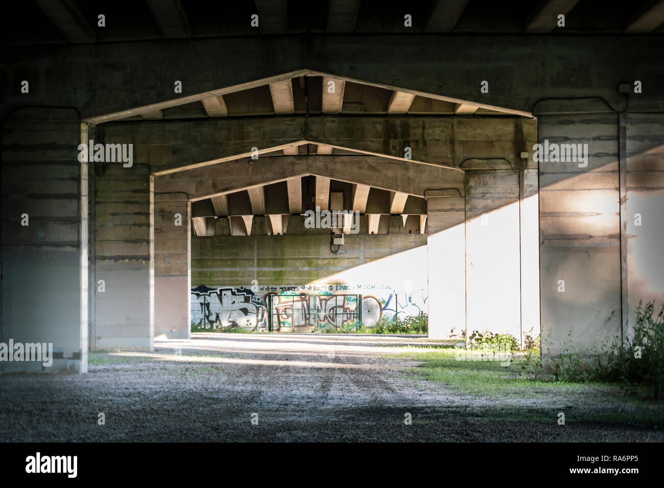 Shelter Under Bridge Stock Photos & Shelter Under Bridge Stock Images ...