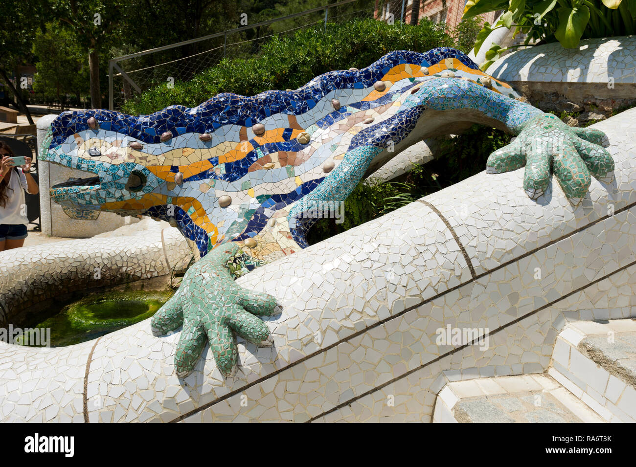 A mosaic design lizard at the Park Güell, Barcelona, Spain Stock Photo ...
